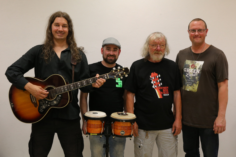 Legendární houslista Jan Hrubý a spol. rozjíždí turné k albu Kouzlo ...